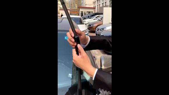 如何自己更换雨刮器