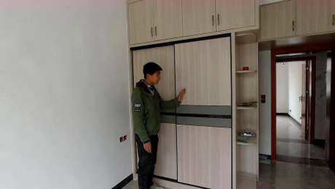 农村小伙家里装修,这么漂亮的衣柜门,才399元一平方,好便宜呀