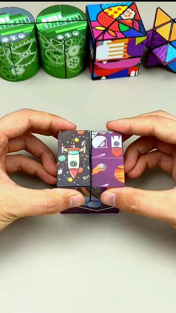 今天我们来玩这个百变魔方,他是立体几何空间...