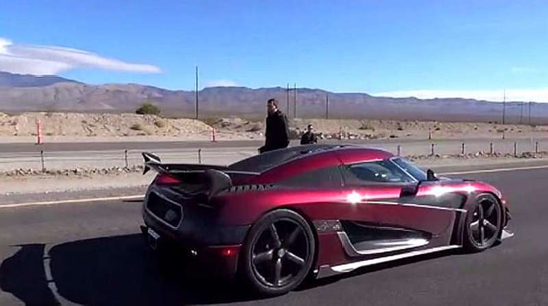 柯尼塞格为什么比布加迪还强,飙到极速看看多少就懂了