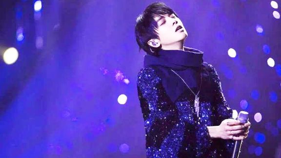 歌手华晨宇完美演唱《for forever》越来越国际范~