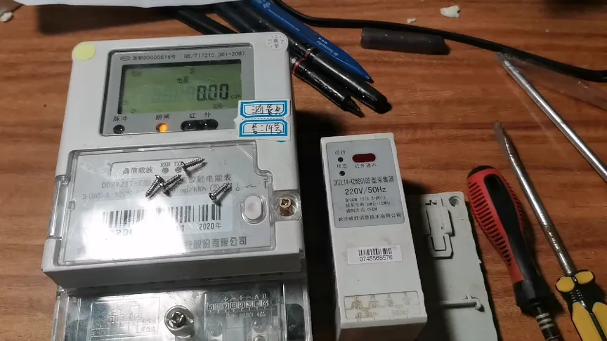 拆解智能电表485采集器看一下内部结构一起来研究一下吧!