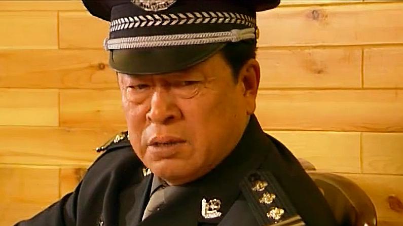 绝不放过你:男子真是被吓到了,真是机智,走为上策!