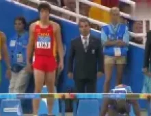回顾刘翔2004年雅典奥运会110米栏夺冠,太激动人心了