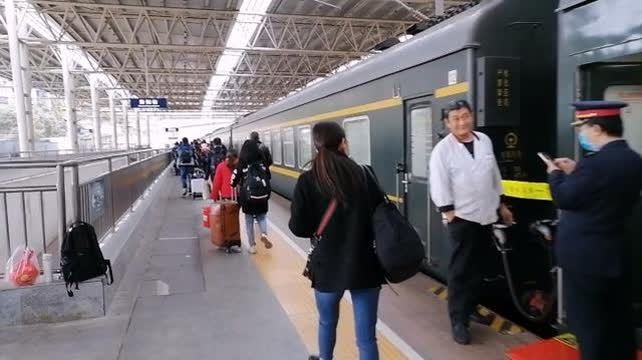 贵州毕节到凯里有高铁直达,阿墨却要换乘绿皮火车究竟为什么?