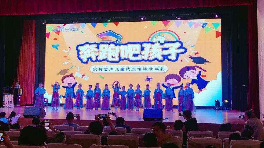 毕业典礼的舞蹈表演～ߑ