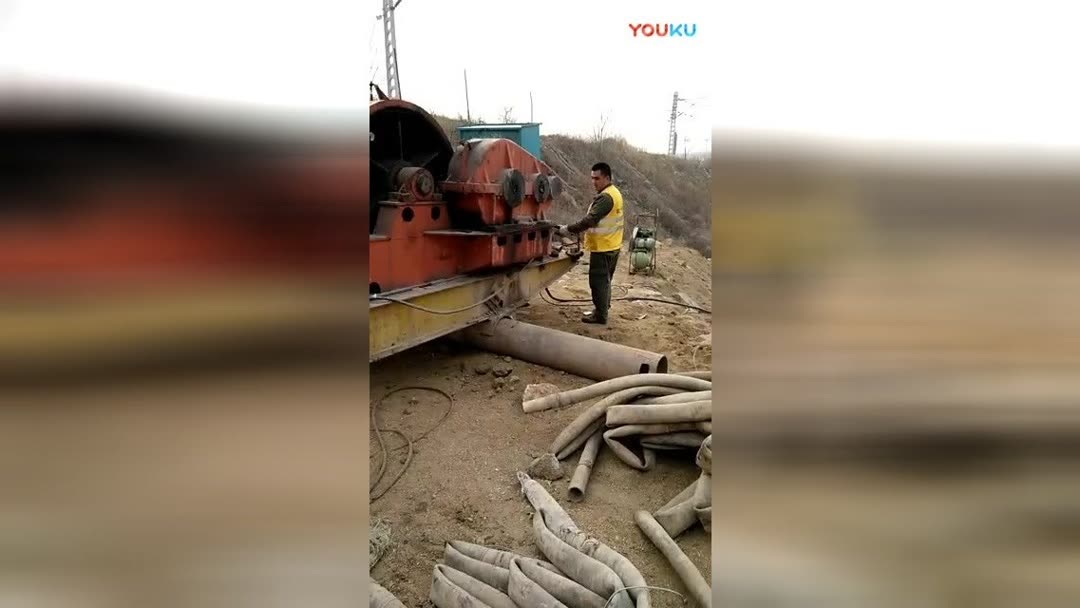 新钻机进场铁路旁边开冲击钻,冲击钻机开钻前准备工作