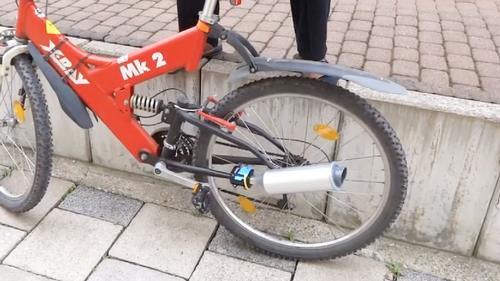 黑科技!共享单车也能装排气管了,还能发出像摩托车一样的声音