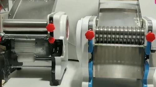 压面机多功能机型,什么样的面都可以压出来,面点师的福利