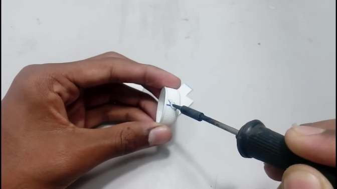 如何在家制作一个简单的螺旋桨的风扇叶片,小哥动手能力真强