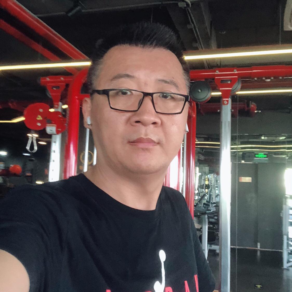 爱拍车的大大 