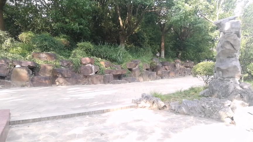 上海后花园,苏州花桥。上海地铁11号线,苏州轨道交通S线直达。