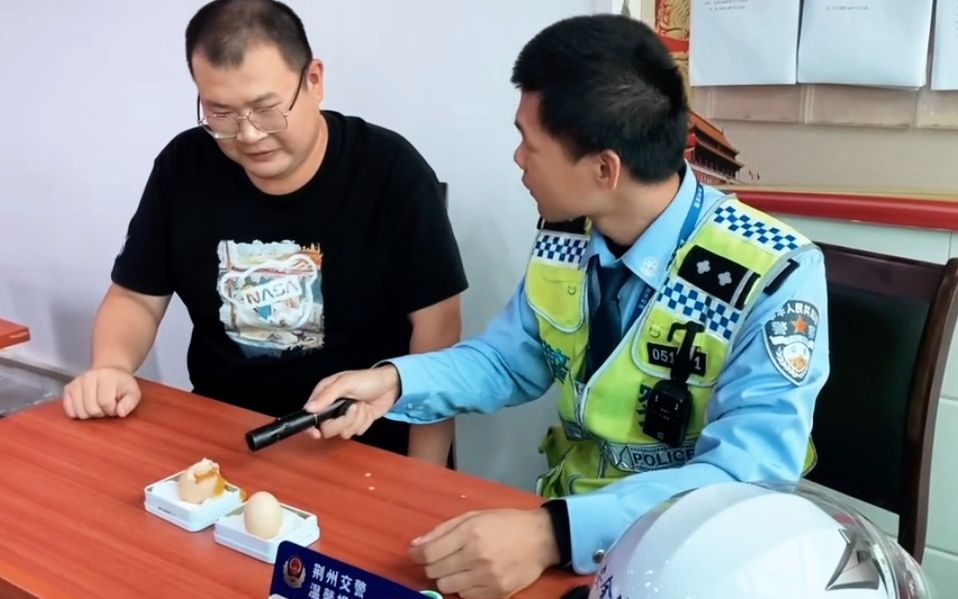 一盔一带,安全出行!