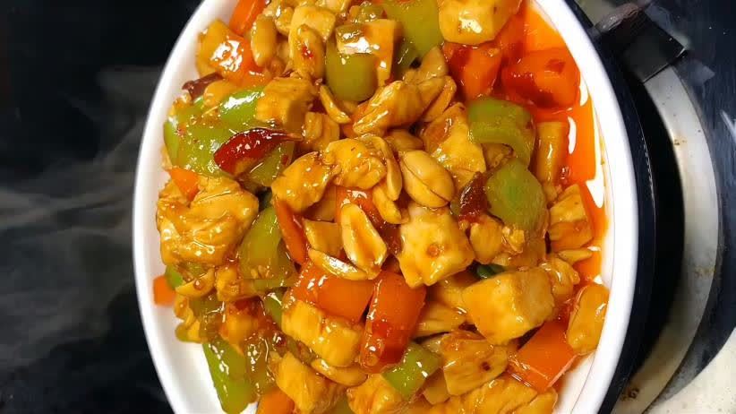 大厨教你宫保鸡丁的正确做法,太香了,看着就有食欲,好吃下饭