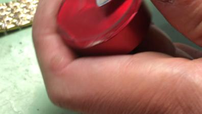 取下手表玻璃,错误的方法