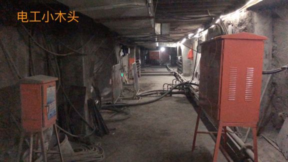 工人下班开始改线,干完活食堂也没饭了,电工就是这样