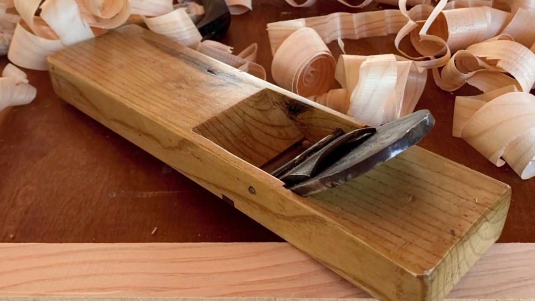 最佩服老祖宗发明的这种木工刨,几百年了还在用,制造过程很精彩