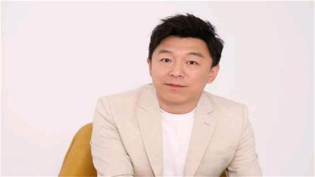 44岁黄渤老婆近照曝光,整整隐藏了22年,网友:这才是夫妻相