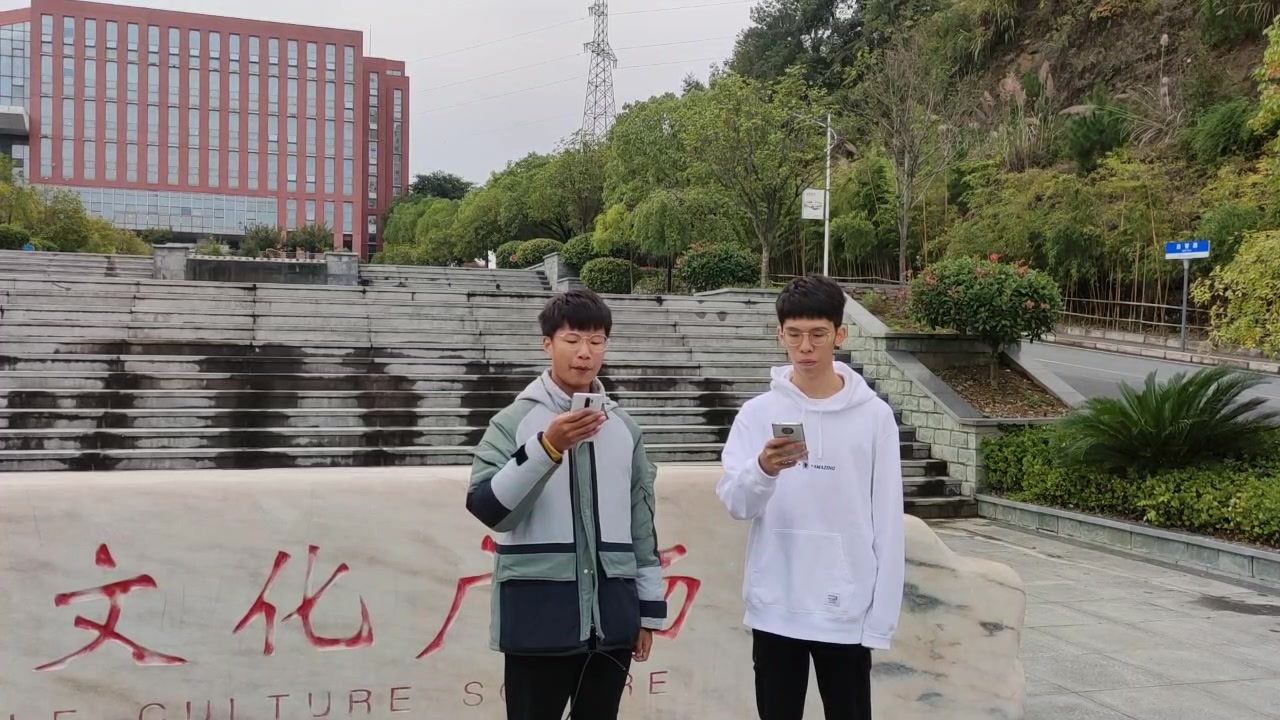 湖北汽车工业学院科技学院 段栋文和陈靖龙-东方巨人