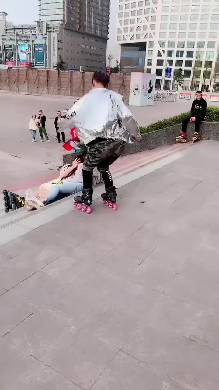 是时候表演真正的技术了,危险动作请勿模仿