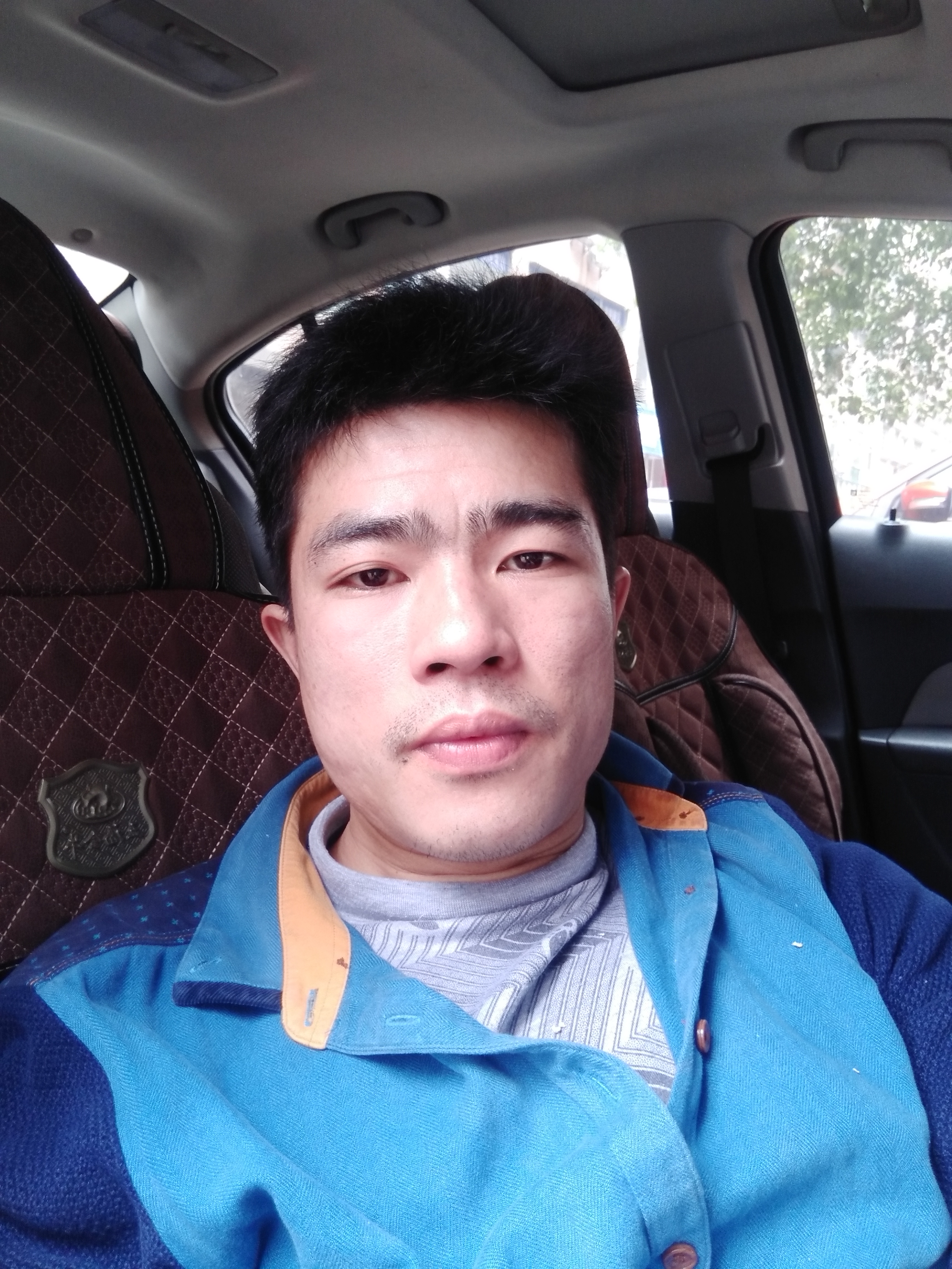 摆地摊卖幸福qw 