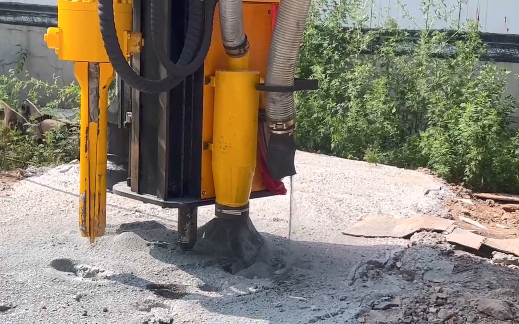 钻裂与一体机钻劈机钻劈机主要性能:无振动、无尘、秒钻劈、工作...