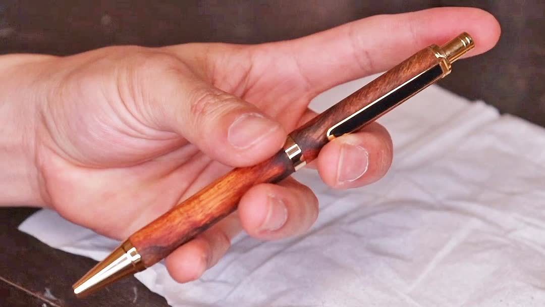 实木圆珠笔的制作过程,物件虽小,但制作可没那么简单
