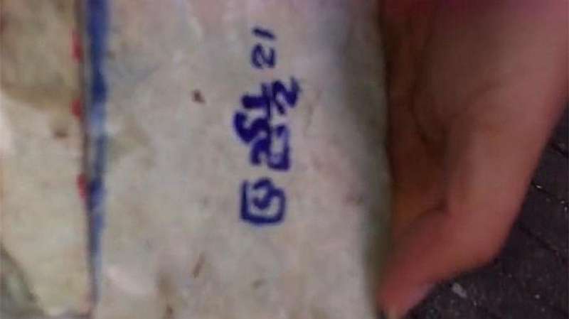 这是爷爷送我的翡翠原石,切开后,你觉得这色泽肉质做手镯好看吗
