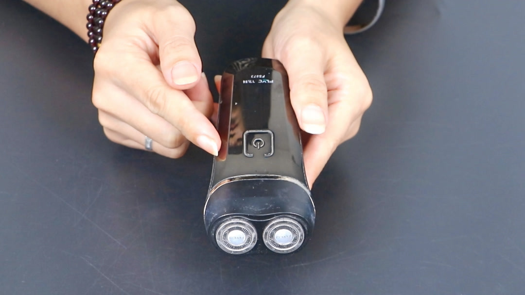 剃须刀钝了不用换,一个简单方法,不用换刀头,刮胡子一点不费劲