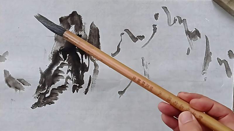 破墨法结合大笔触皴法,画大写意山水画,不再是难事!