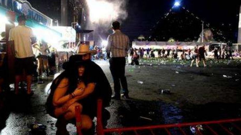 实拍美国赌城枪击案现场:尖叫声不断,还有人对枪手竖中指