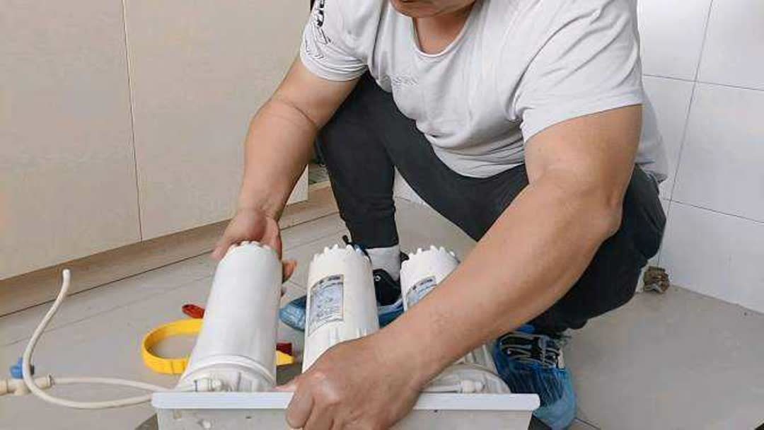 7年没换滤芯的净水器,怎么用的,大家看看有多脏