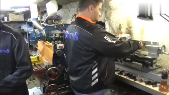 牛人发明:你知道燕尾槽是如何加工出来的吗?老师傅这样加工,堪称完美.