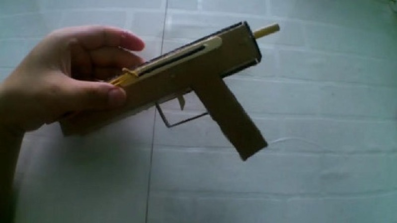 DIY创意手工_教你用纸板做橡皮筋手枪玩具