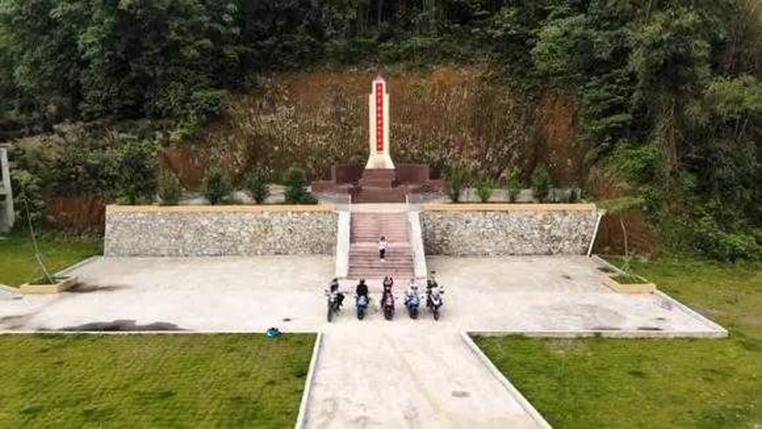 #大疆无人机 #gsxr250r #机车跑山 发现一条新路,依山环绕