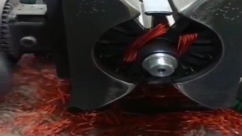 广东小伙机器绕线圈,一点不带含糊的!比人工能快100倍都不止!