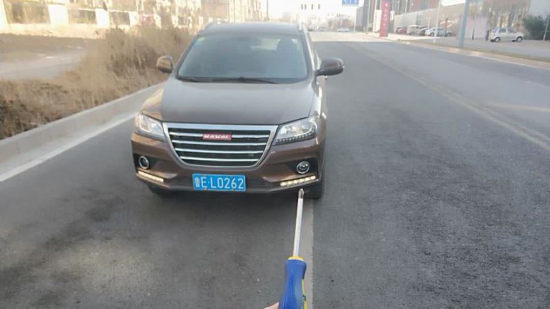 开车时,怎么判断车轮的位置?老司机教你一招