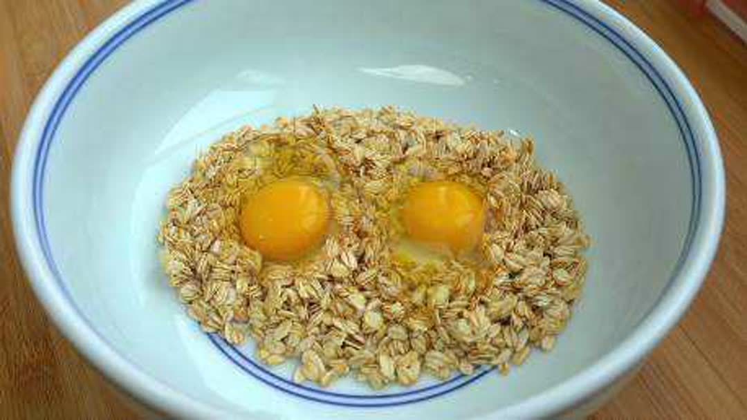 燕麦加2个鸡蛋,教你做美味早餐,酥脆松软,孩子说比面包还好吃