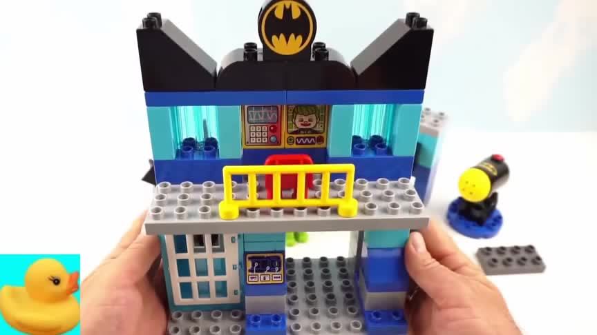 用积木组成字母玩具,儿童动手能力