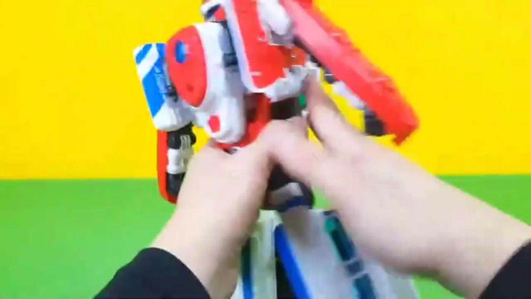 特殊变形金刚,变身螺旋双翼直升机超帅气!变形玩具