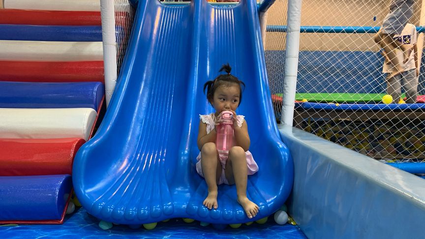 孩子在成长,每天认识世界多一点点;家庭和事业,你如何选择?