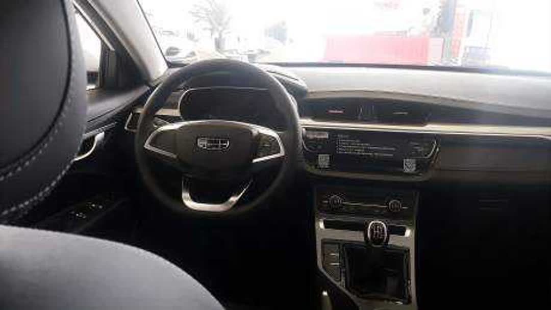 到店实拍2020款吉利帝豪,车长4632mm,配驻车雷达+定速巡航