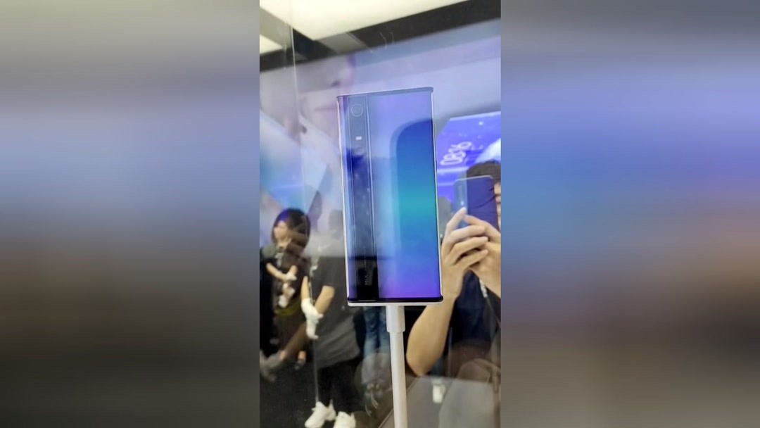 屏占比高达180%的环绕屏设计,漂亮鸭!