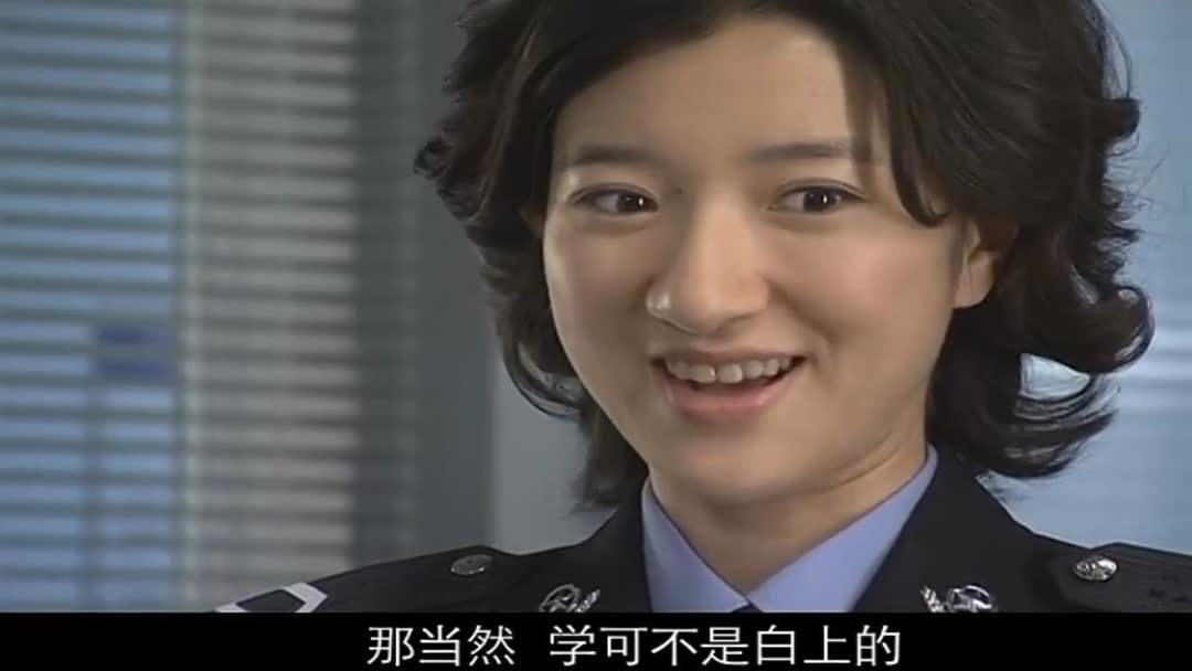 经过法医鉴定,白骨死亡时间在三年左右,让队长想起三年前的大案