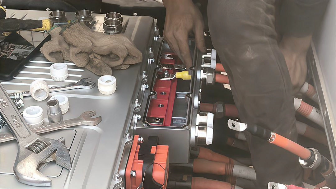 新能源汽车电控系统报绝缘故障看看怎么处理的