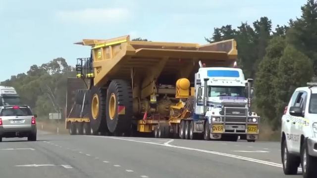 不多见的大件运输过程工程量之大,令人敬佩