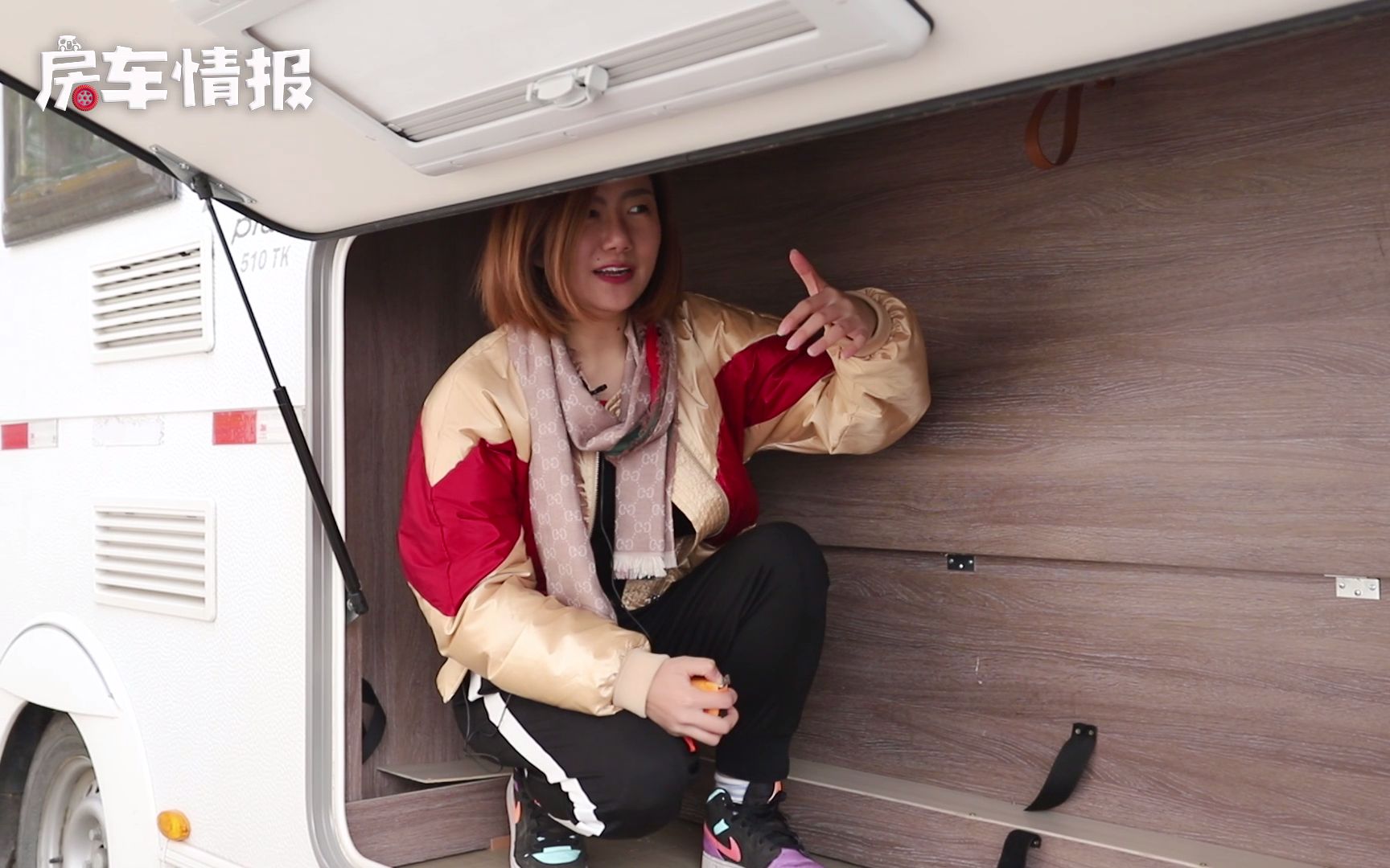 本以为房车住6口也太挤了,没想到这款房车有8个床位,还挺宽敞