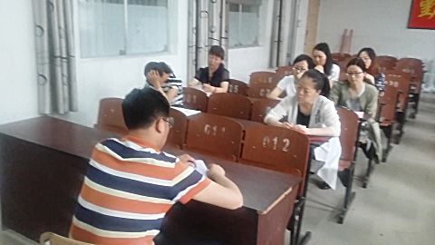 何继锋副校长和李宁侠主任参加初中语文组教研活动