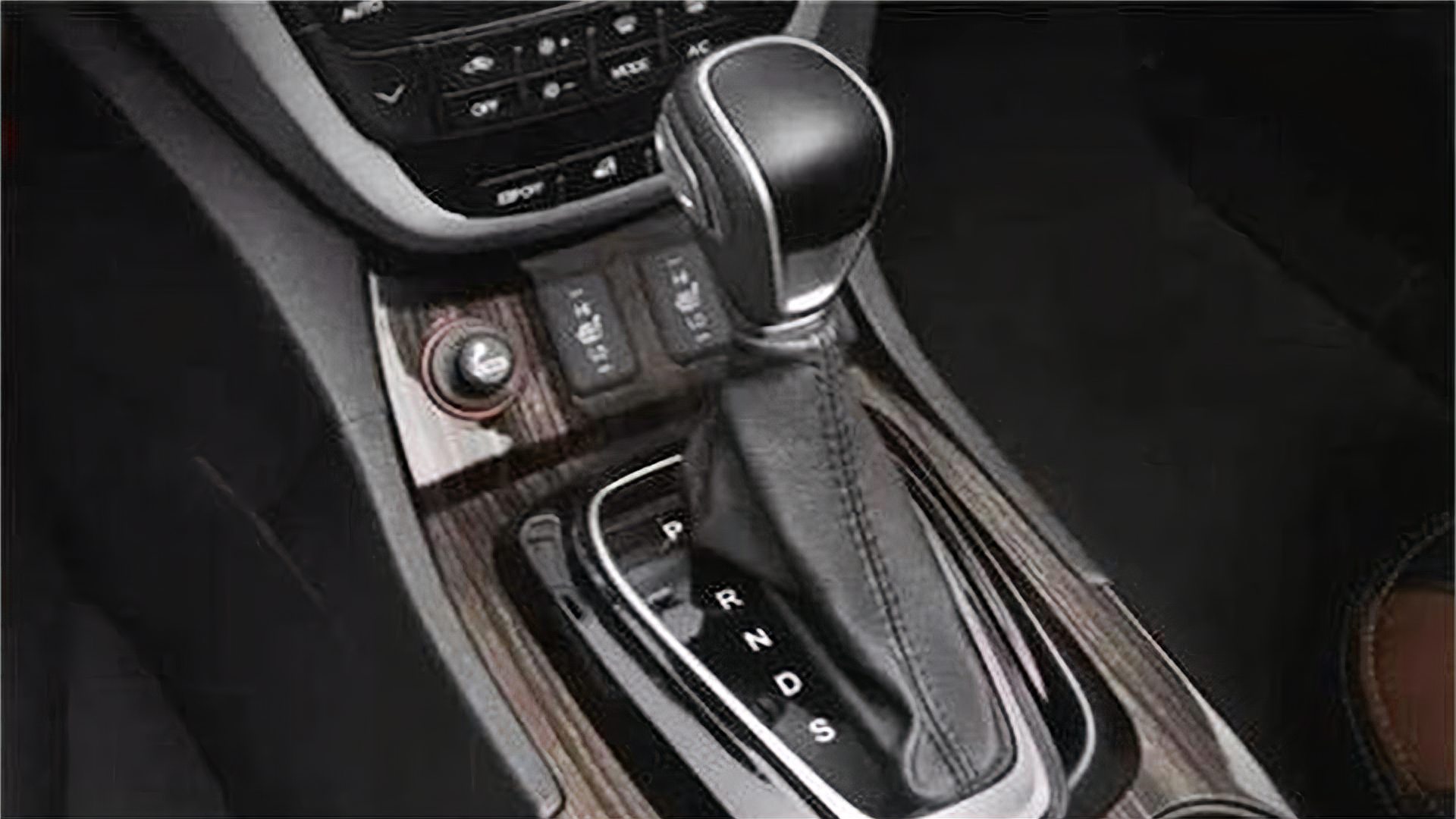 从“D档”换“S档”,到底要不要踩刹车?新手不太懂,伤车又危险