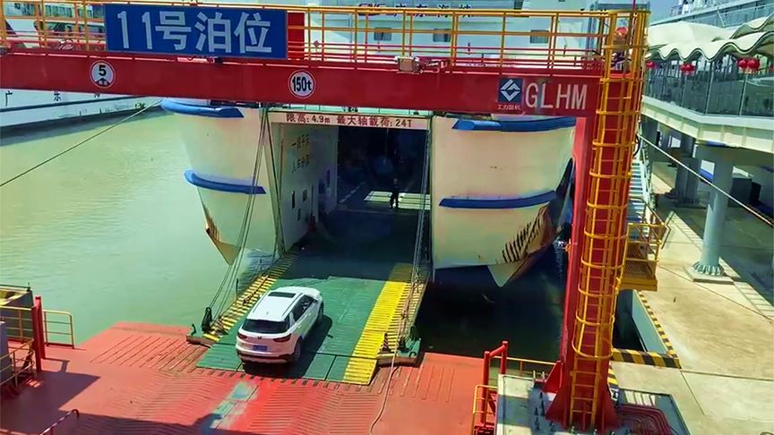 床车自驾去海南,带大家看汽车如何轮渡过海的,视频告诉你全过程